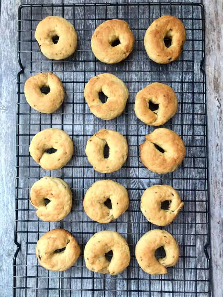 Date Ring Cookies (Kaak Asawer) - Palestine In A Dish