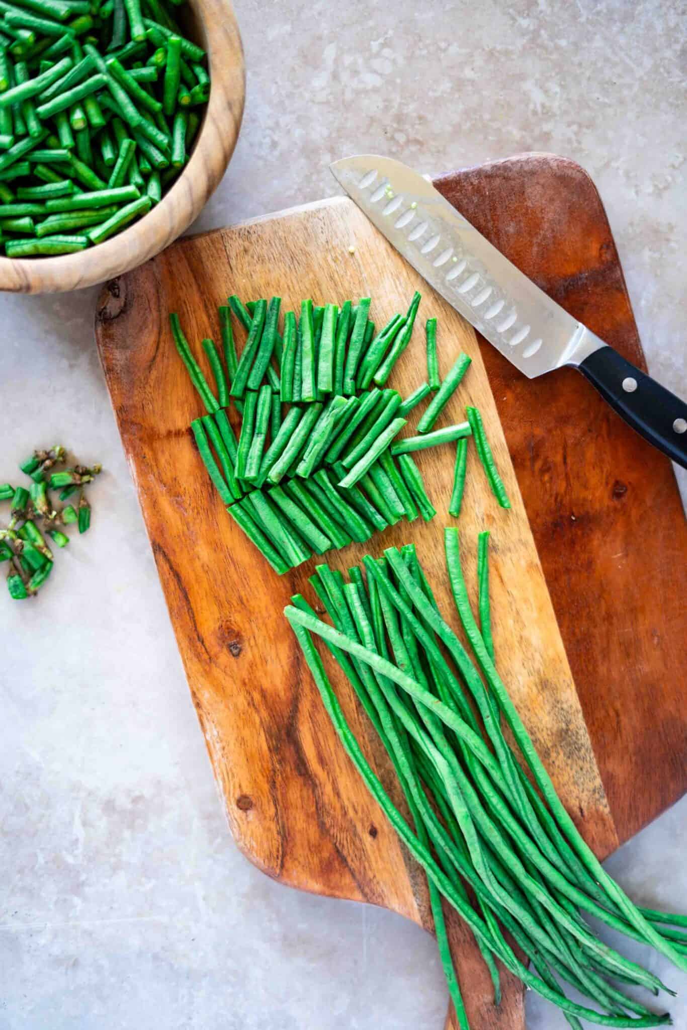 Loubieh bi Zeit (Green Beans with Tomatoes) - Palestine In A Dish