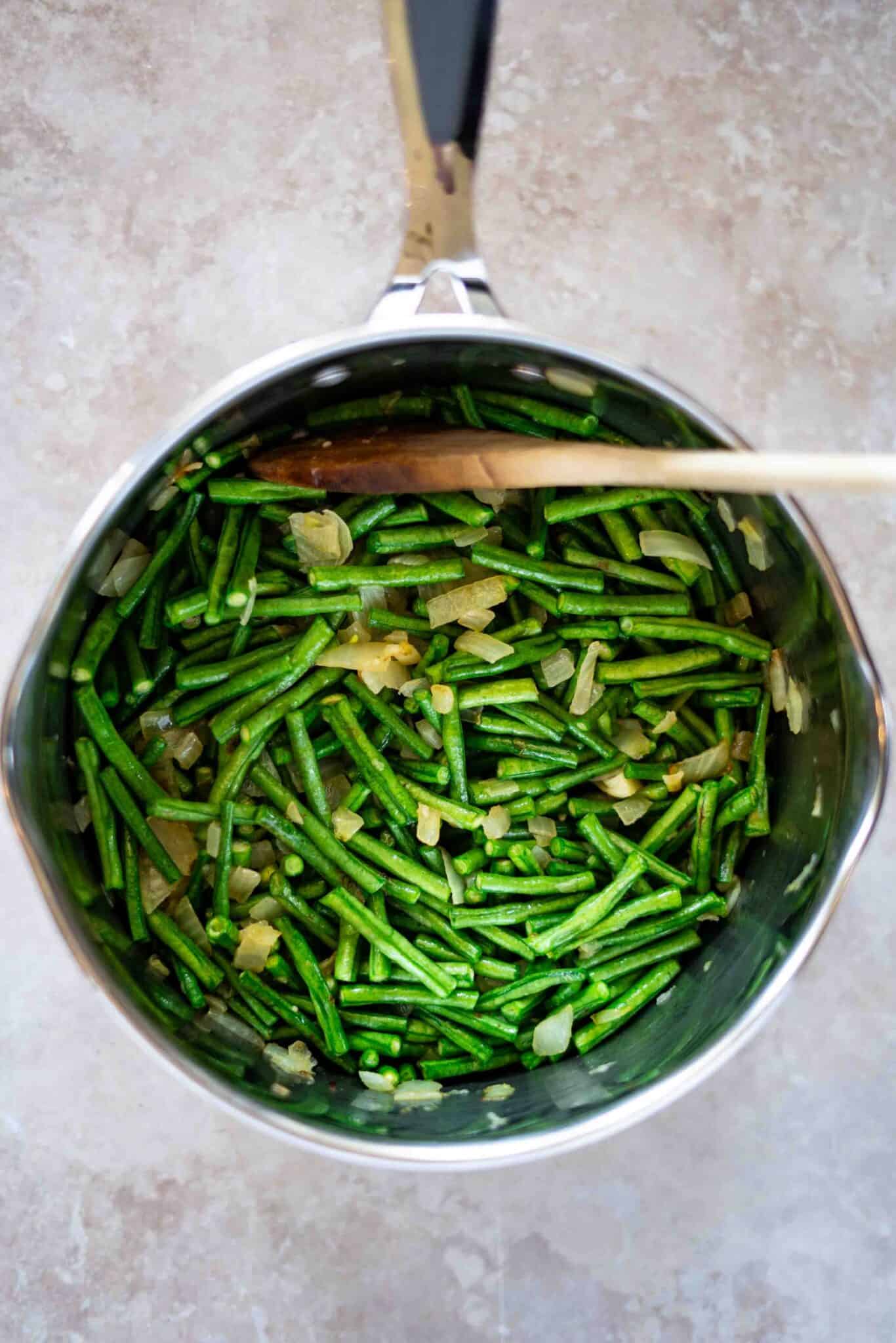 Loubieh bi Zeit (Green Beans with Tomatoes) - Palestine In A Dish